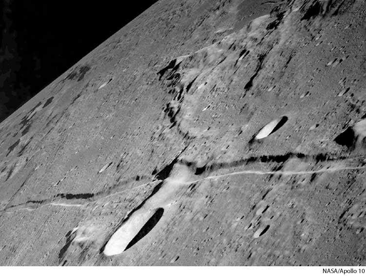 Rille dictionary definition | rille defined